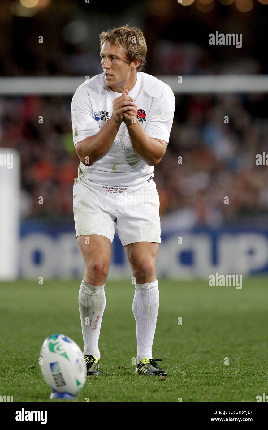 Sport rugby union kicking action jonny wilkinson hi-res stock ...