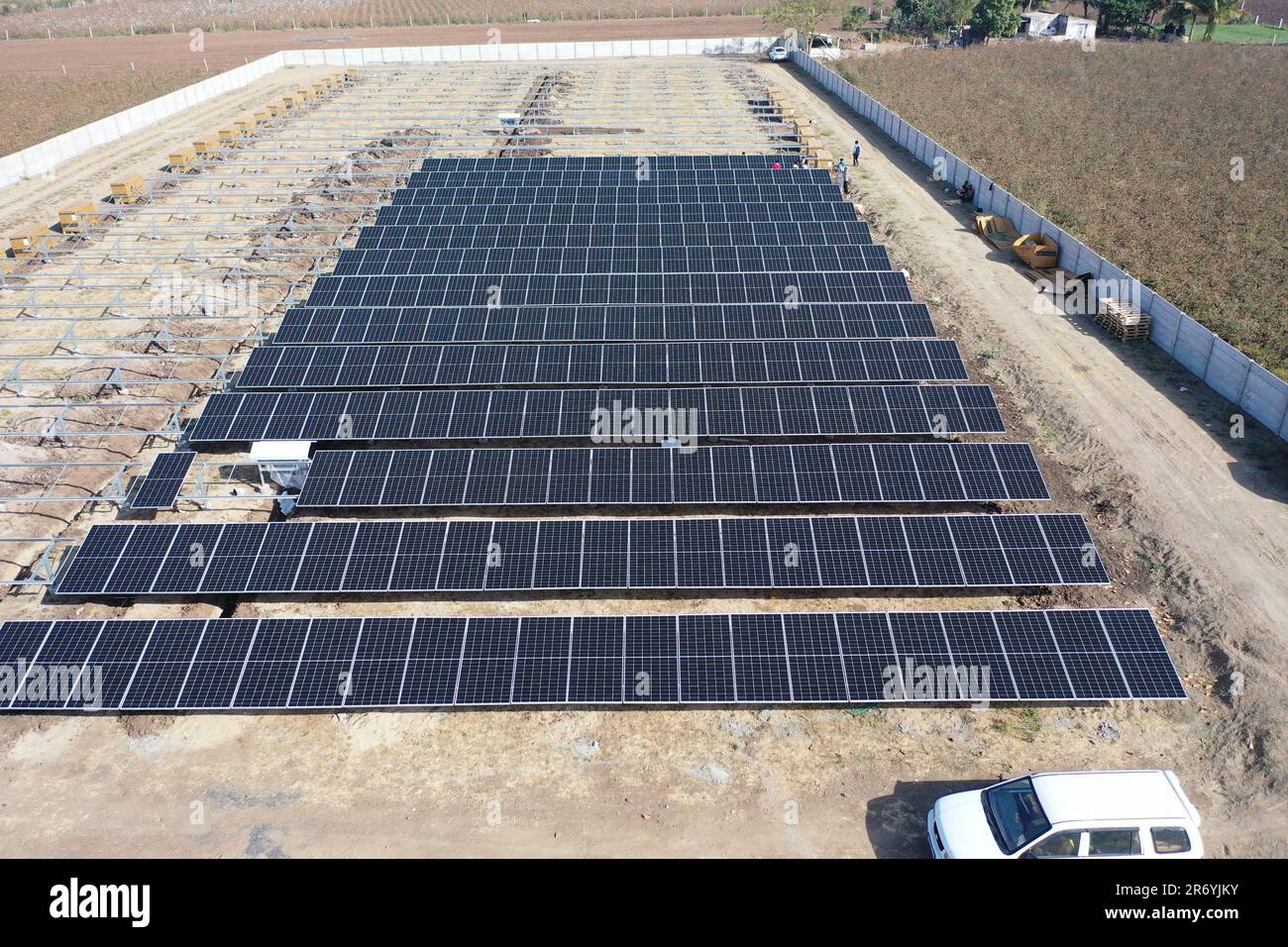 An aerial view of a solar panel farm Stock Photo - Alamy