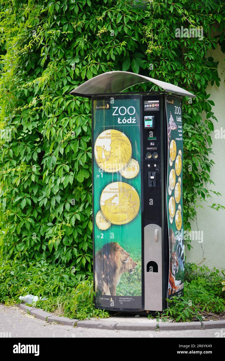 A vintage vending machine for drinks in a green park Stock Photo - Alamy