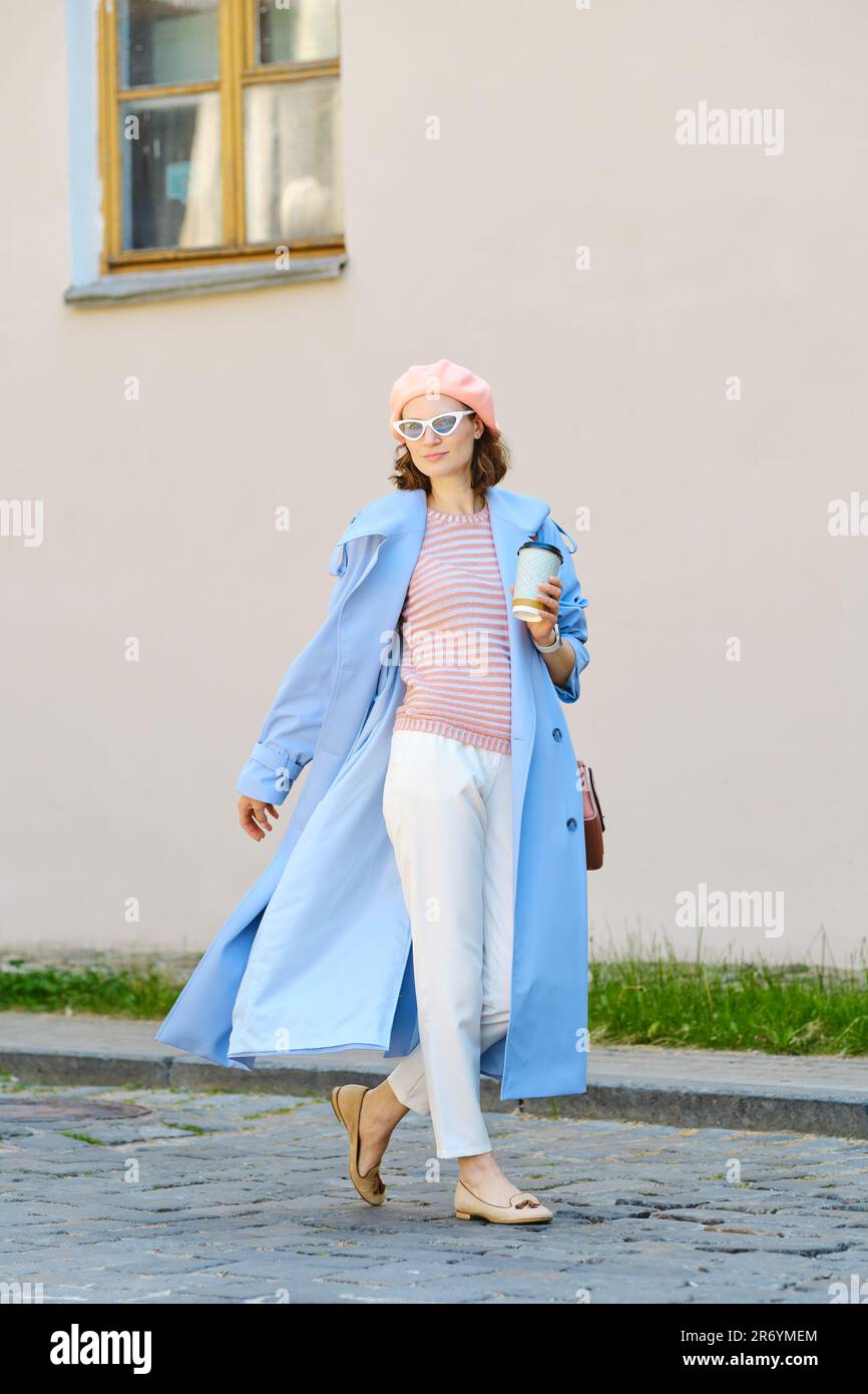 Woman hurry hi-res stock photography and images - Alamy