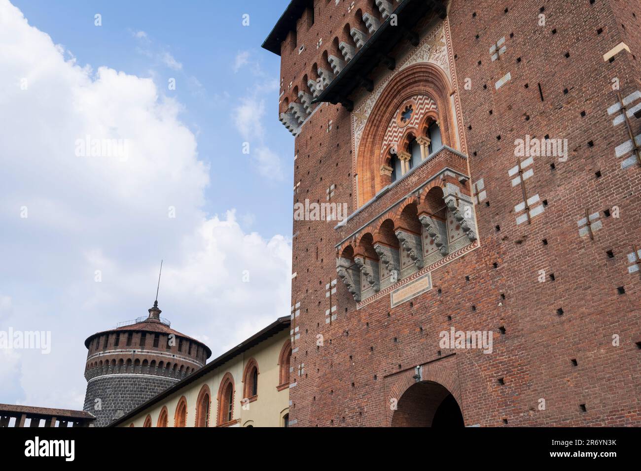 Entrance sforzesco castle splendid medieval hi-res stock photography ...