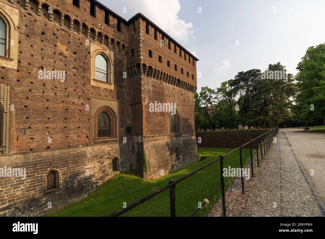 Entrance sforzesco castle splendid medieval hi-res stock photography ...