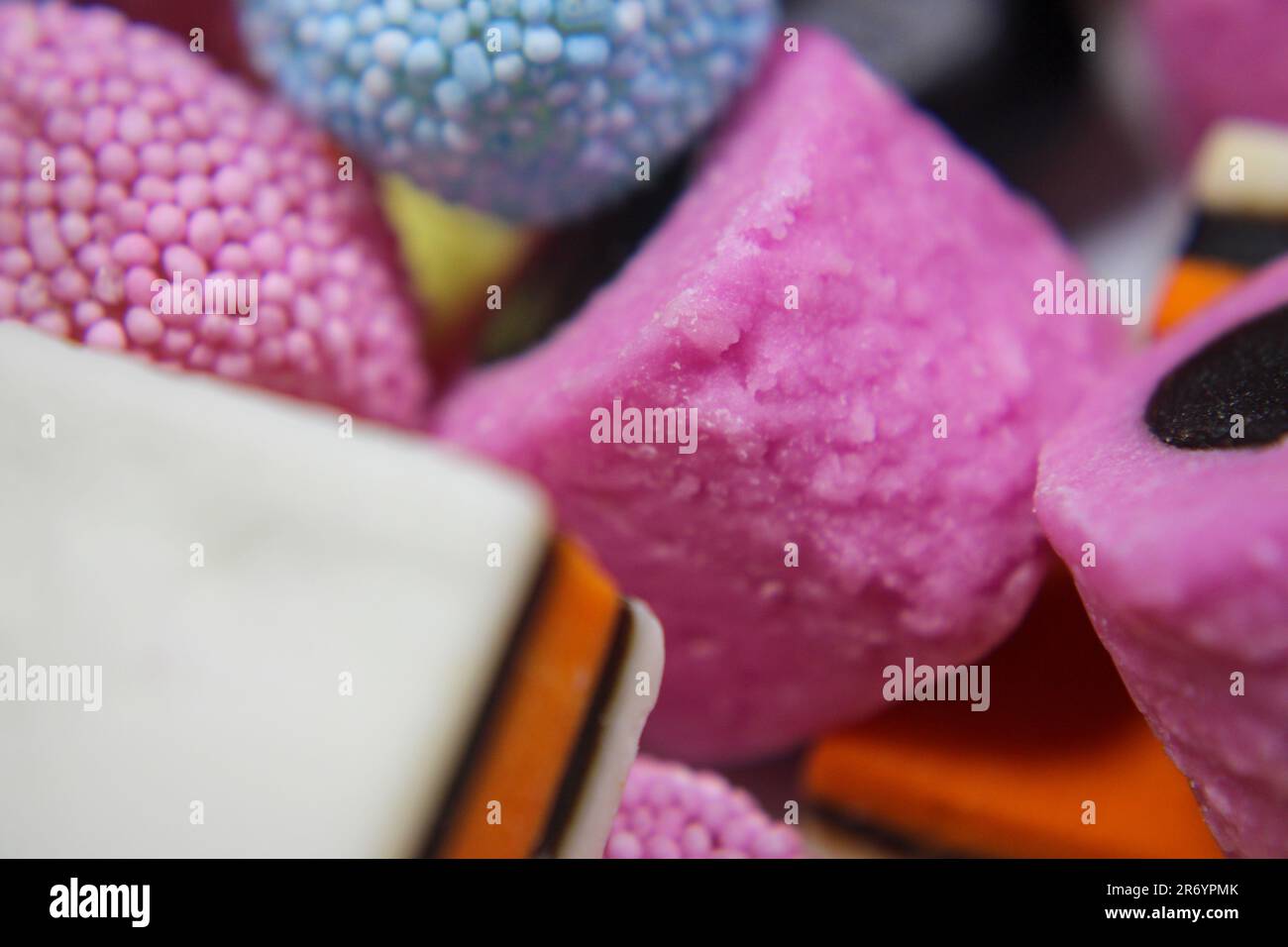 Kids eating candy hi-res stock photography and images - Alamy