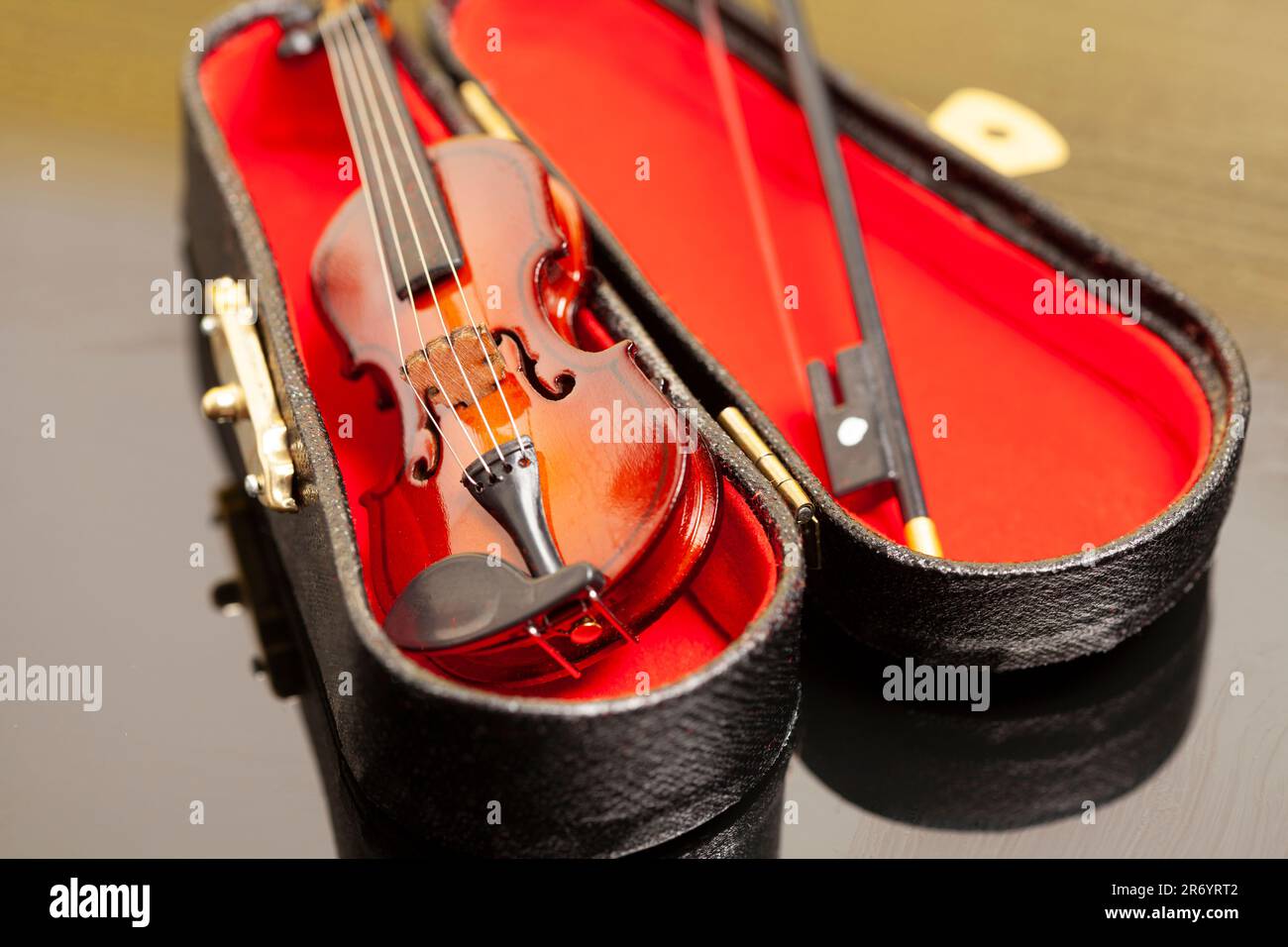 violin with bow in red velvet case Stock Photo - Alamy
