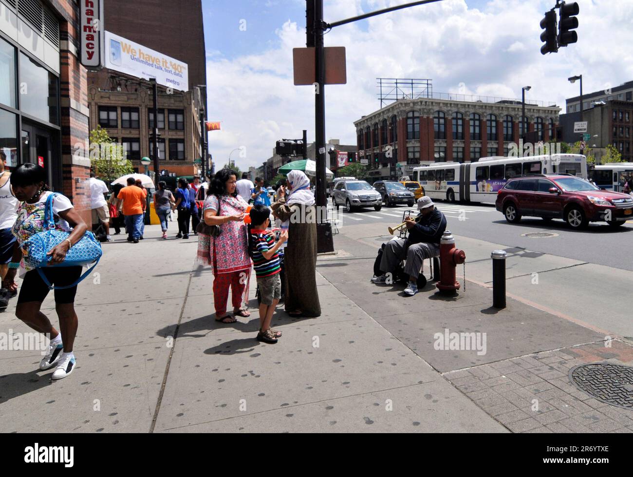 Walking tour in Harlem, Manhattan, New York City, USA Stock Photo - Alamy