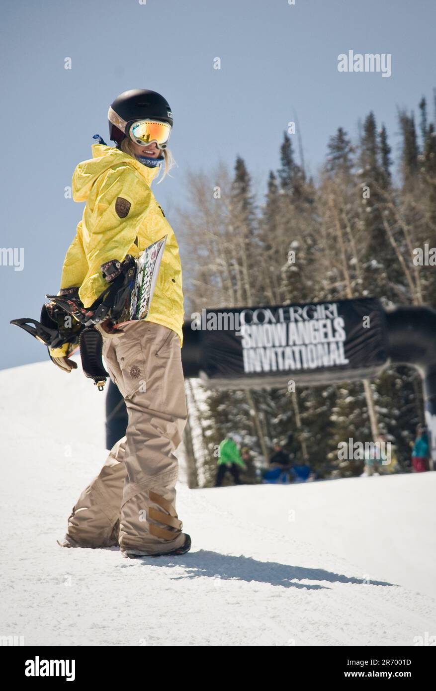 Gretchen Bleiler stops to scan her line in the Buttermilk Halfpipe ...