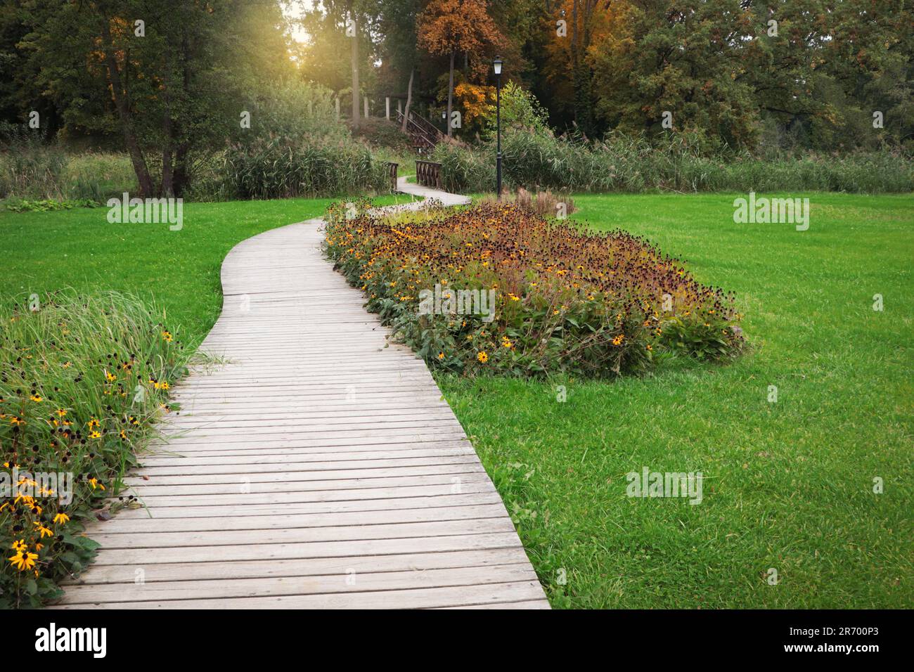 Beautiful public city park with pathway and green grass Stock Photo - Alamy