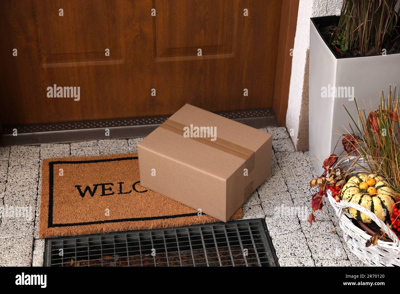 Plain door mat hi-res stock photography and images - Alamy