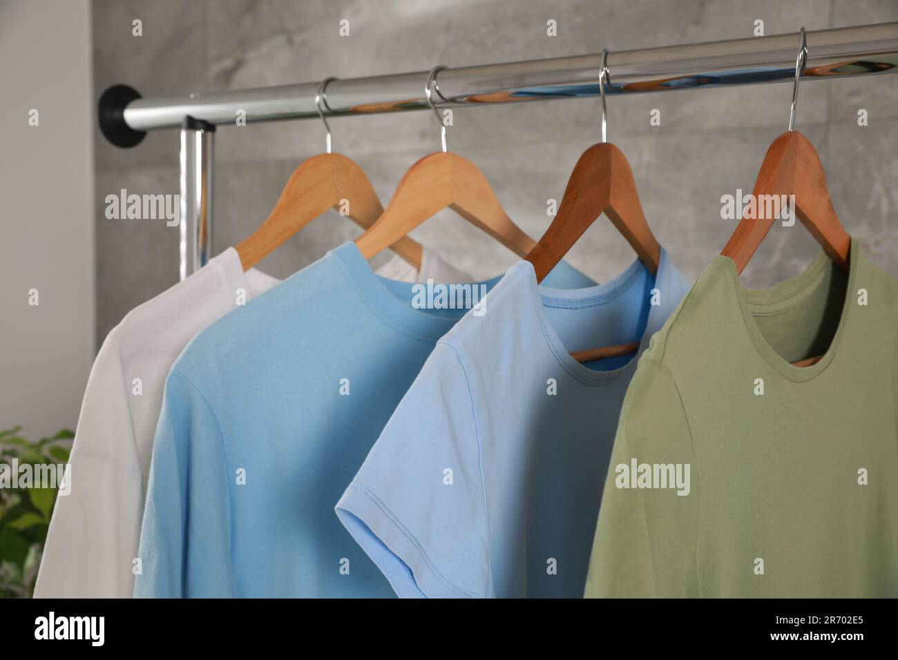 T shirts hanging hi-res stock photography and images - Alamy