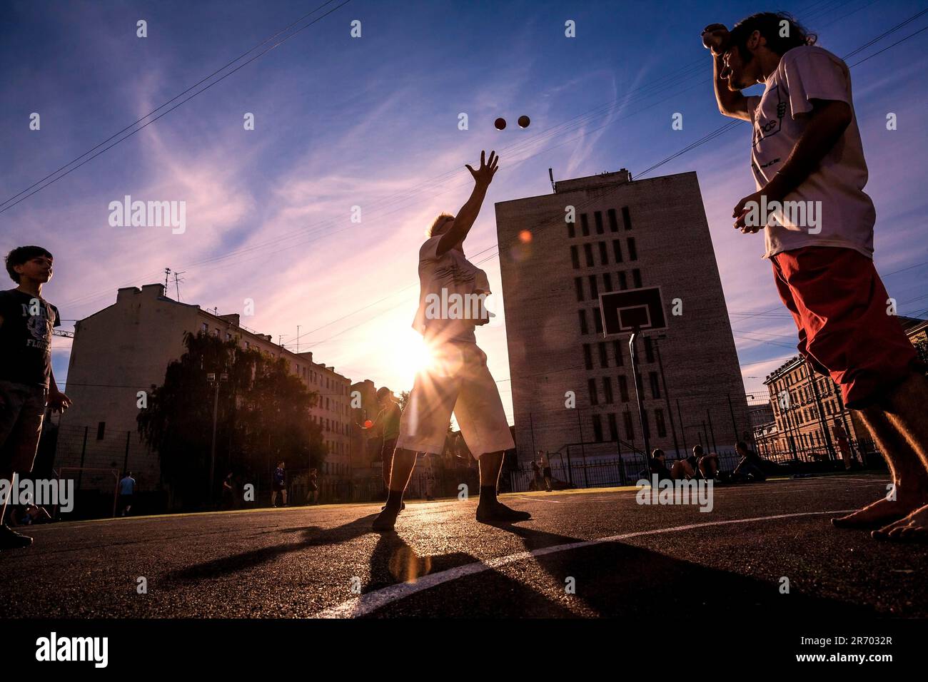 Horizontal juggling hi-res stock photography and images - Alamy