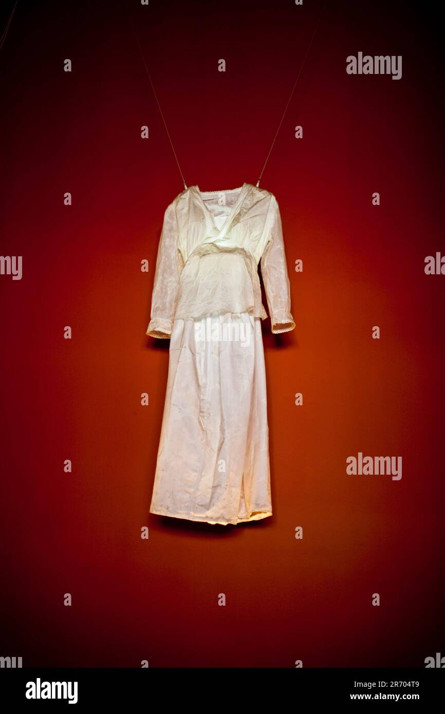 Floating wedding dress hi-res stock photography and images - Alamy