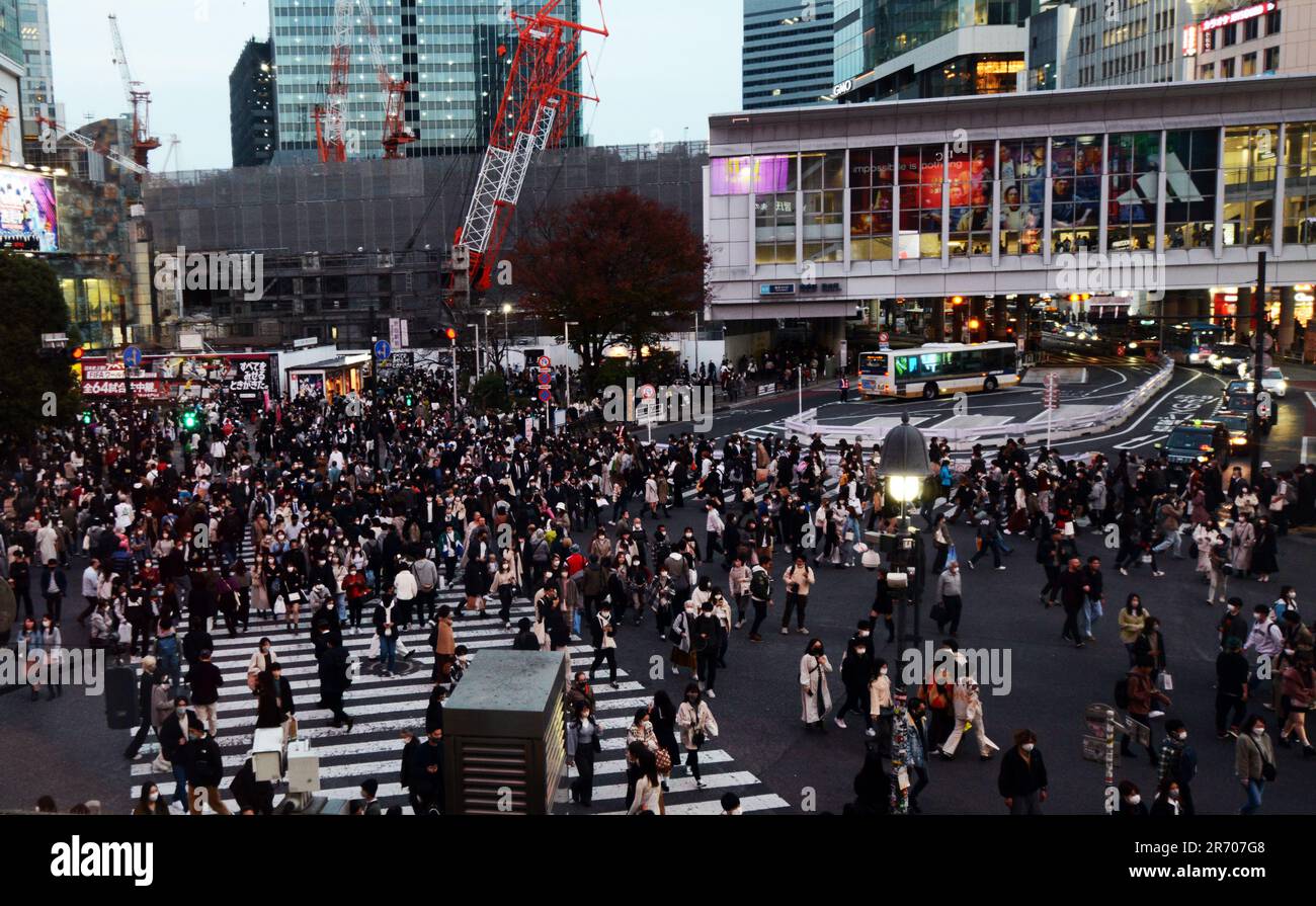Shibuya starbucks hi-res stock photography and images - Alamy