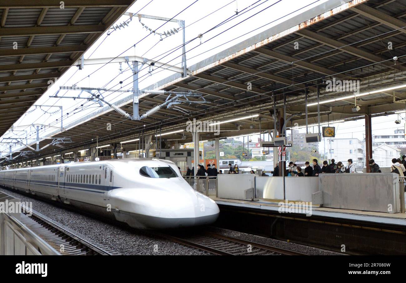 A Shinkansen bullet train ready to leave Tokyo Station in Tokyo, Japan ...