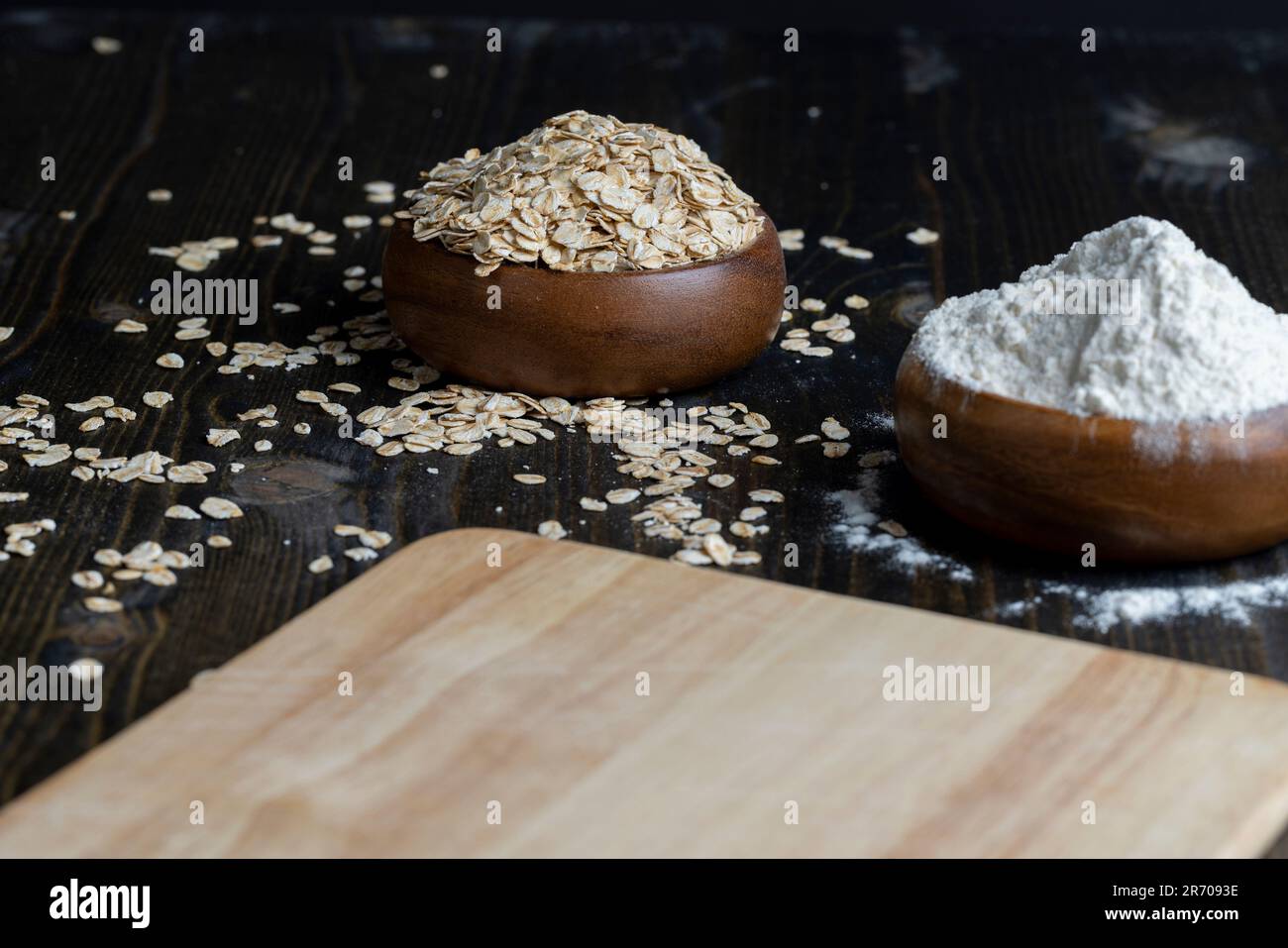 Wheat flour from a wooden bowl, fine white and pure wheat flour Stock ...