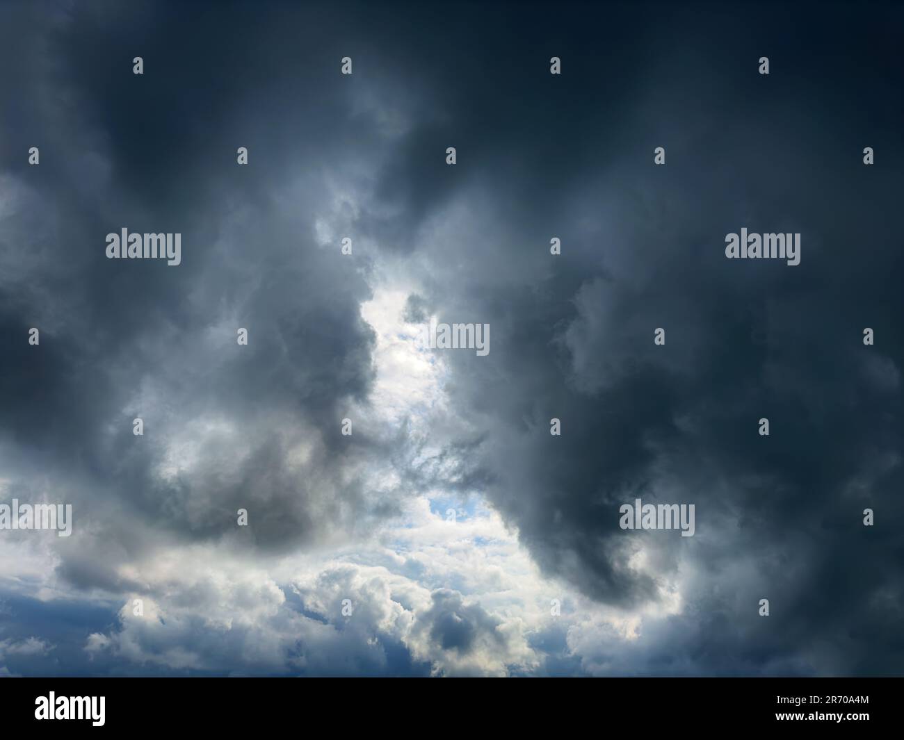 Gloomy heavy thunderclouds hi-res stock photography and images - Alamy