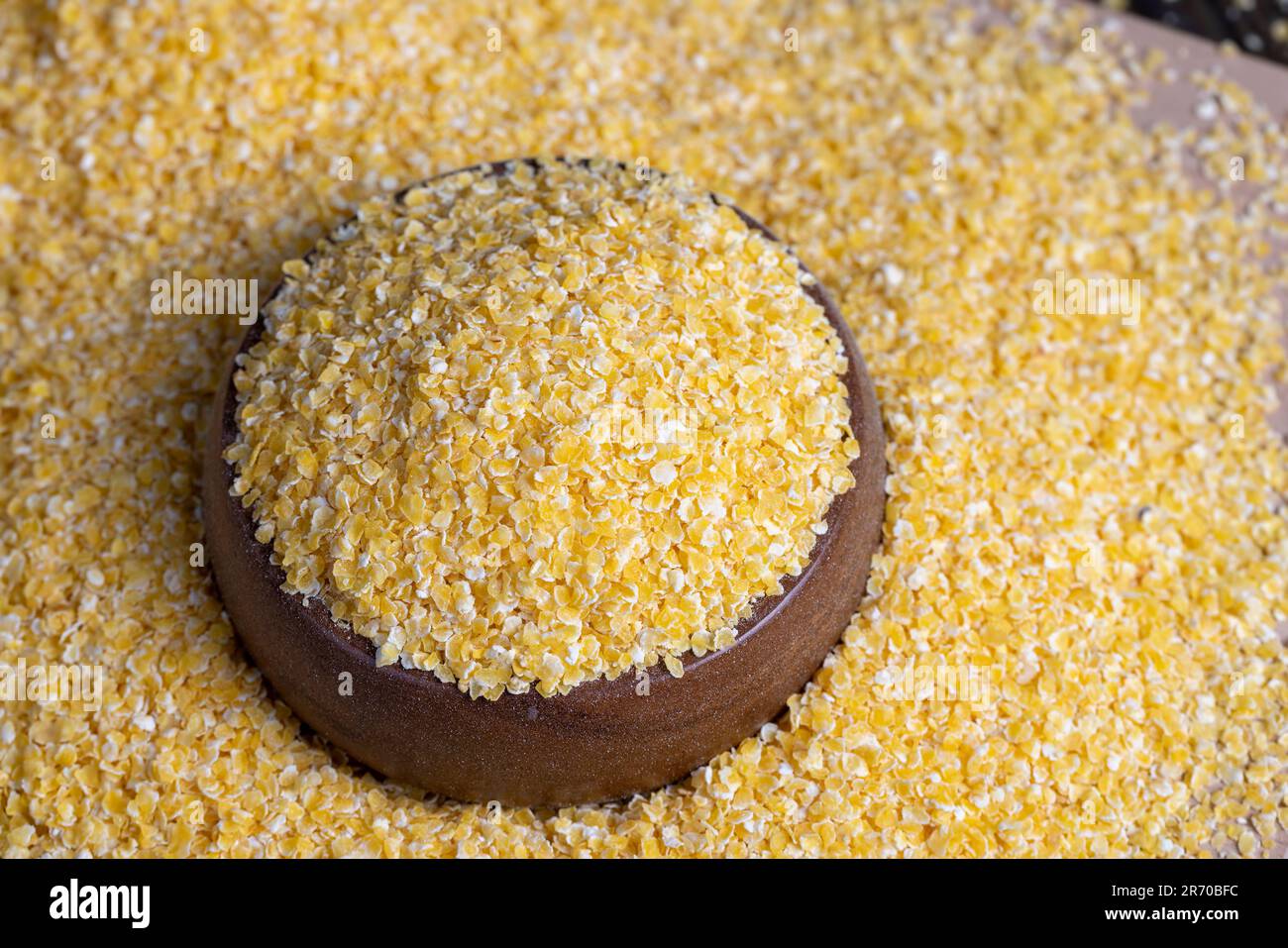 Crushed corn kernels for making corn flakes, small corn flakes for ...