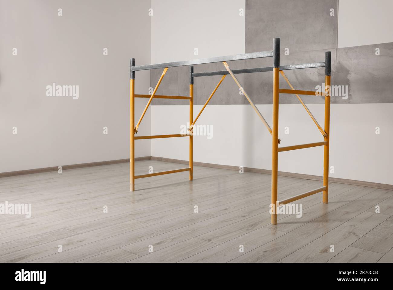 Professional construction scaffold in empty renovated room Stock Photo - Alamy