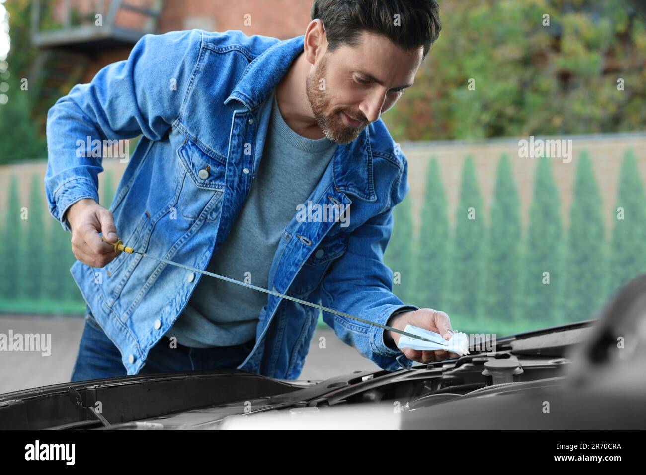 Checking motor oil hi-res stock photography and images - Alamy