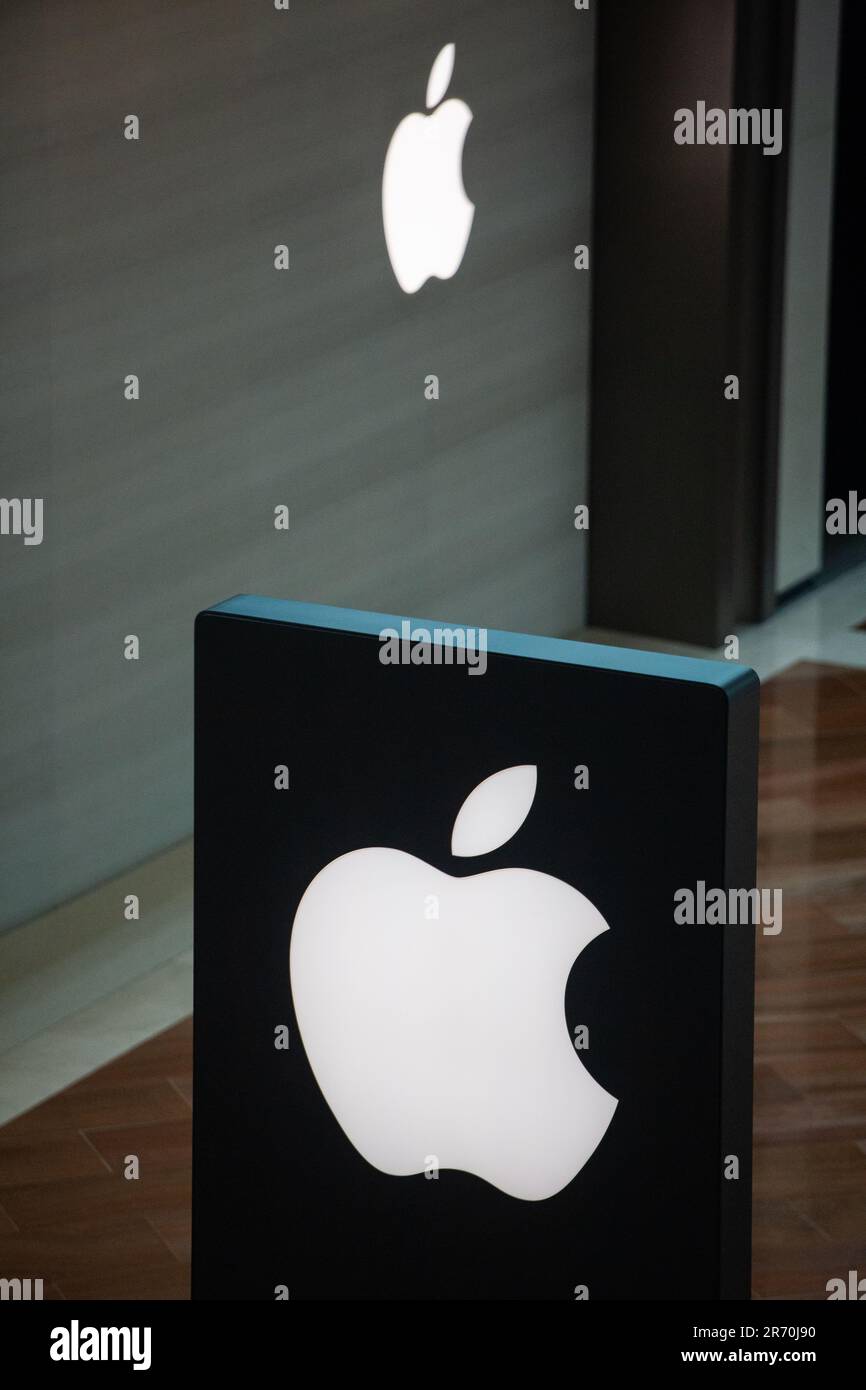 Double Apple logo, Apple Inc is the biggest tech company in the world ... Double Apple logo, Apple Inc is the biggest tech company in the world ...