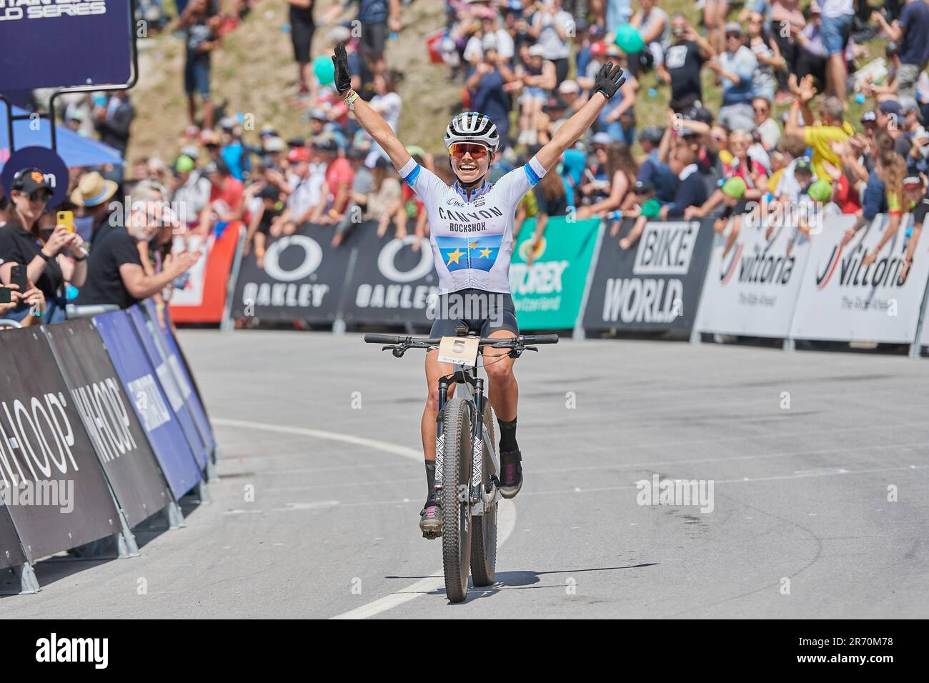 Lenzerheide, Schweiz. 11. Juni 2023. LECOMTE Loana CANYON CLLCTV feiert ...