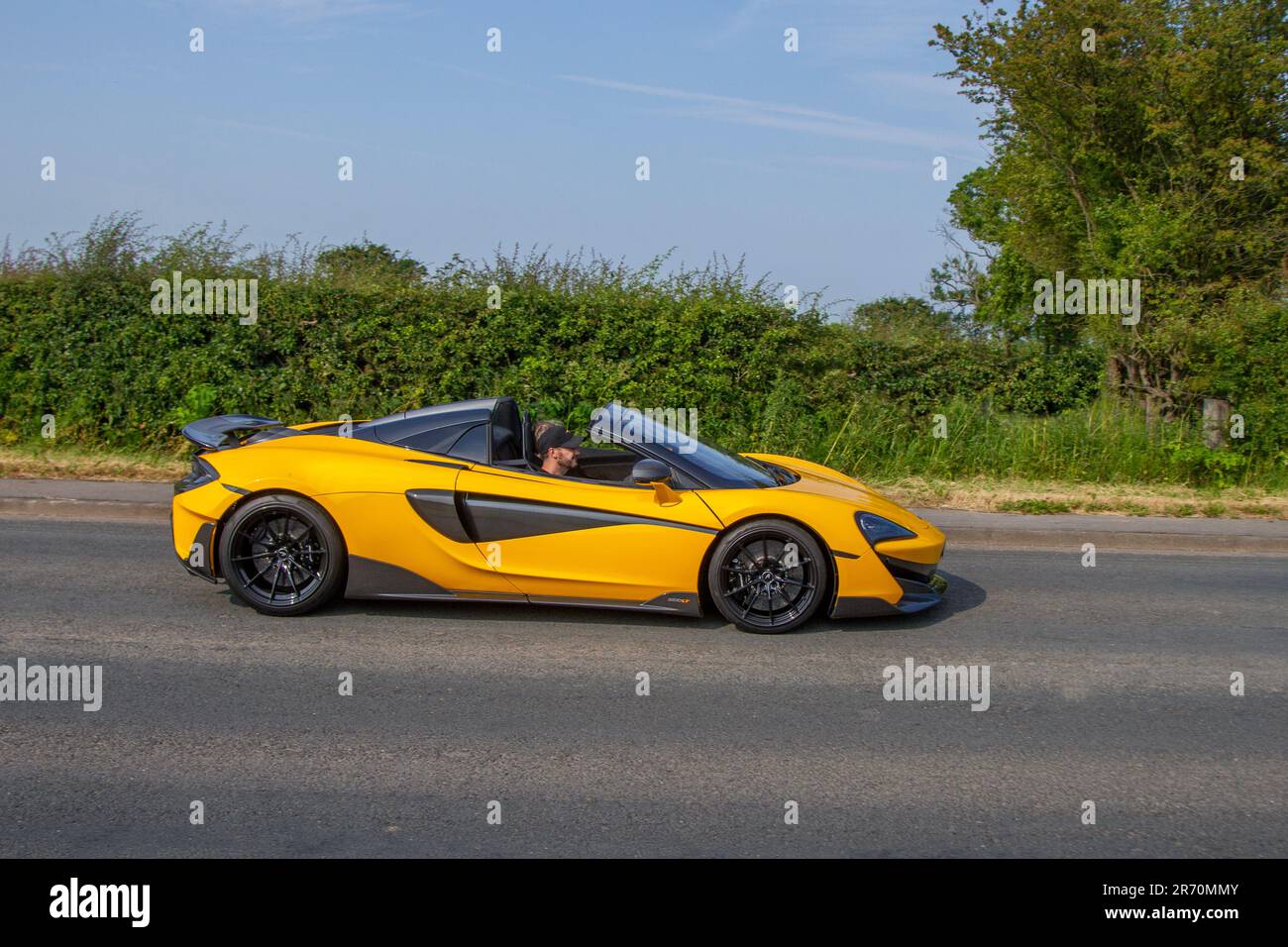 2021 Yellow Mclaren 600Lt V8 S-A V8 SSG Auto Start/Stop Car Roadster ...