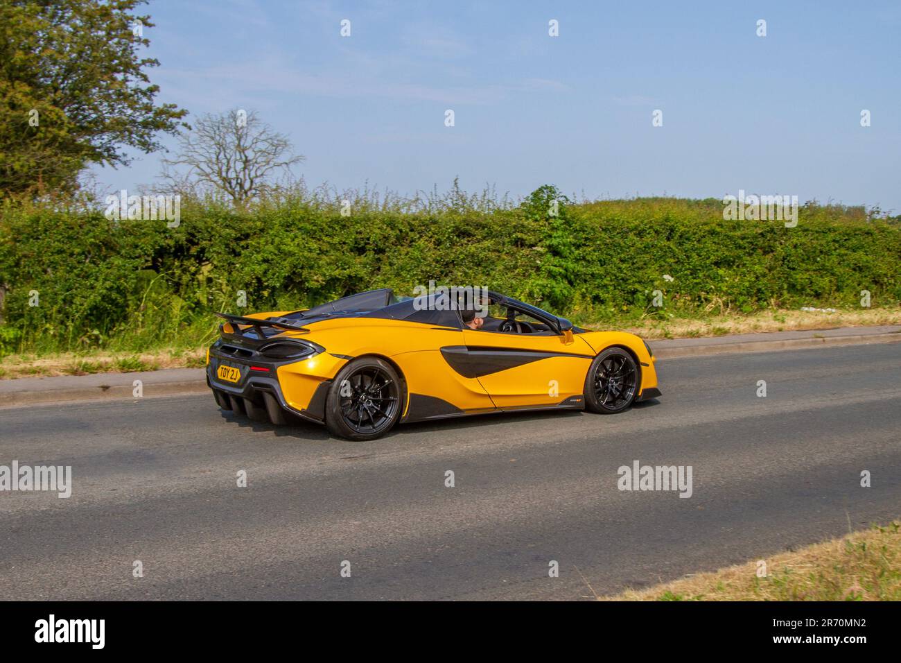2021 Yellow Mclaren 600Lt V8 S-A V8 SSG Auto Start/Stop Car Roadster ...