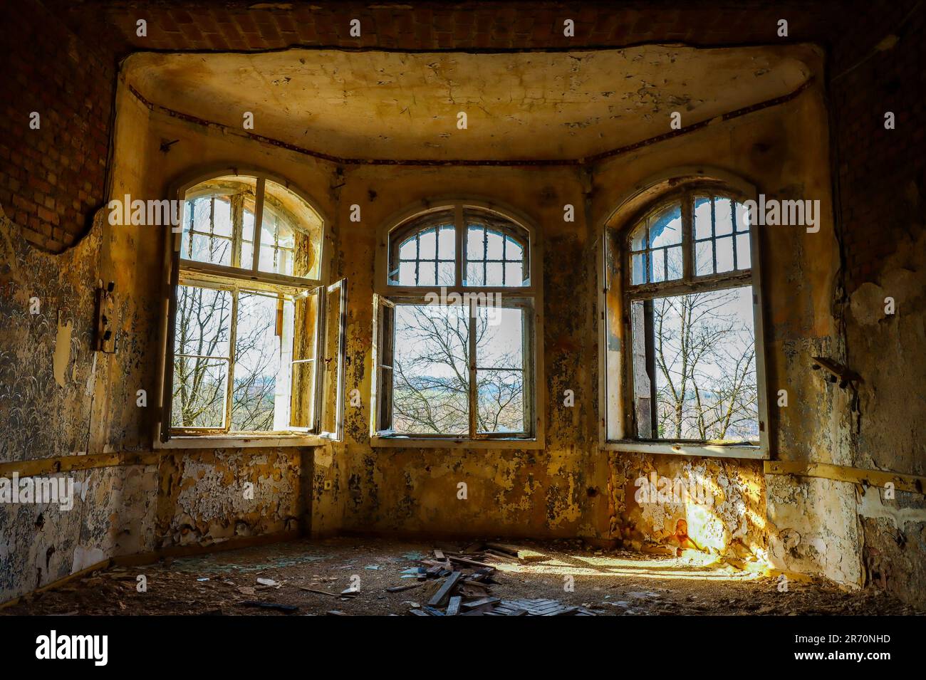 abandoned room with aged walls and old windows Stock Photo - Alamy