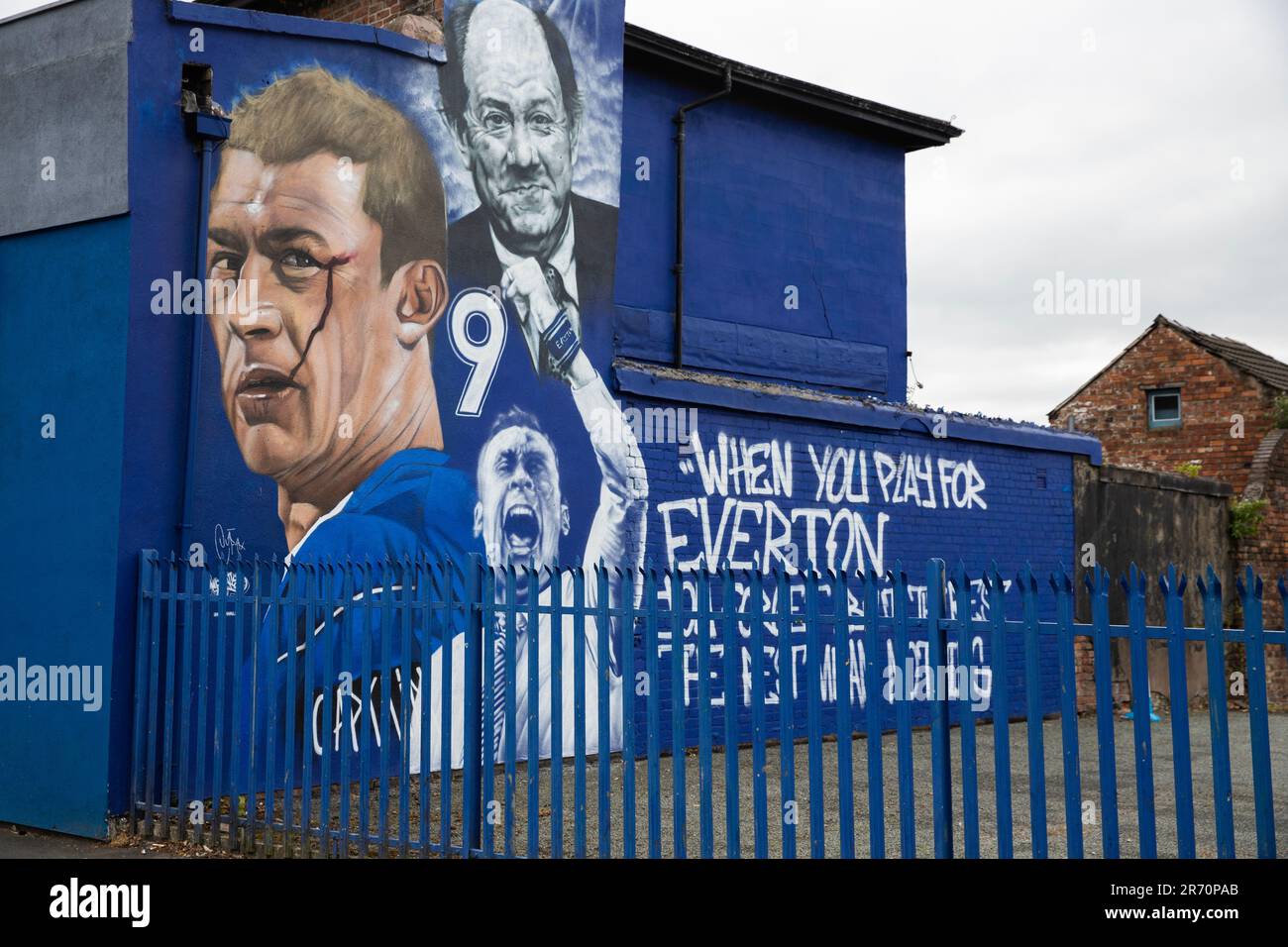 Street mural depicting Everton striker Duncan Ferguson & manager Howard ...