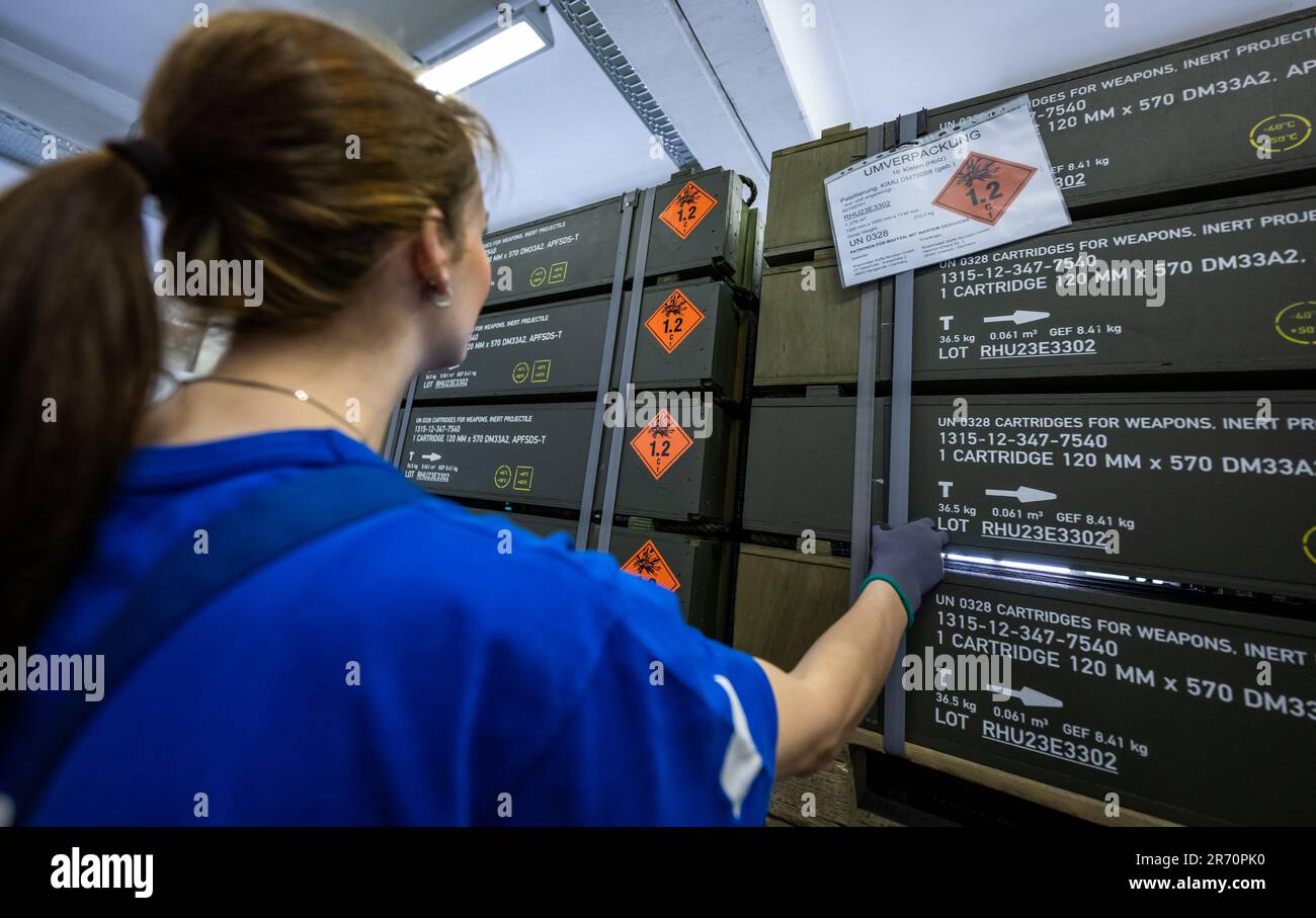 06 June 2023, Lower Saxony, Unterlüß: A Rheinmetall employee inspects ...
