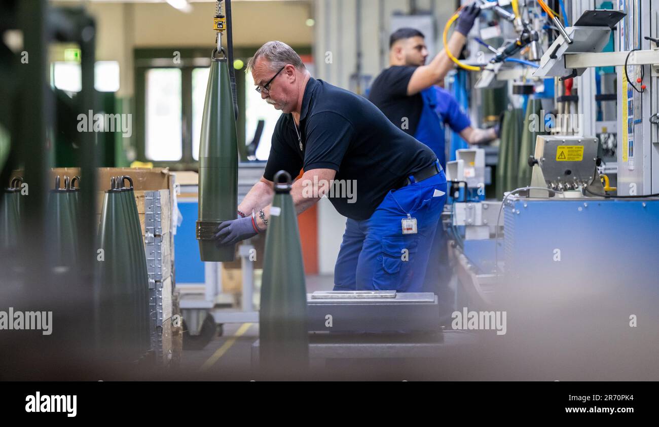 06 June 2023, Lower Saxony, Unterlüß: 155-millimeter artillery ammunition is manufactured at ...