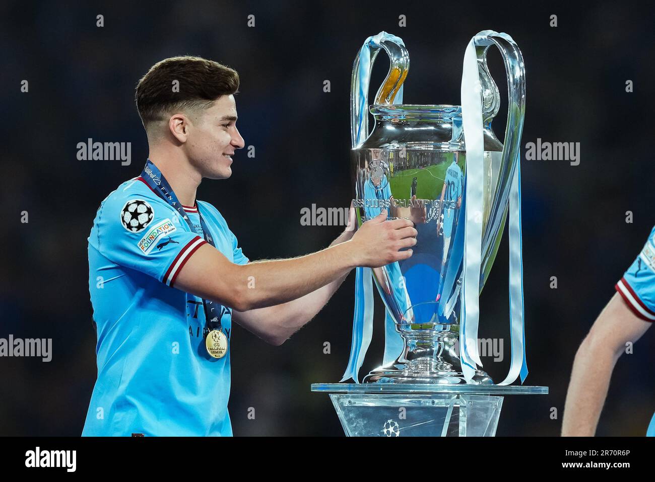 Julian alvarez trophy hi-res stock photography and images - Alamy
