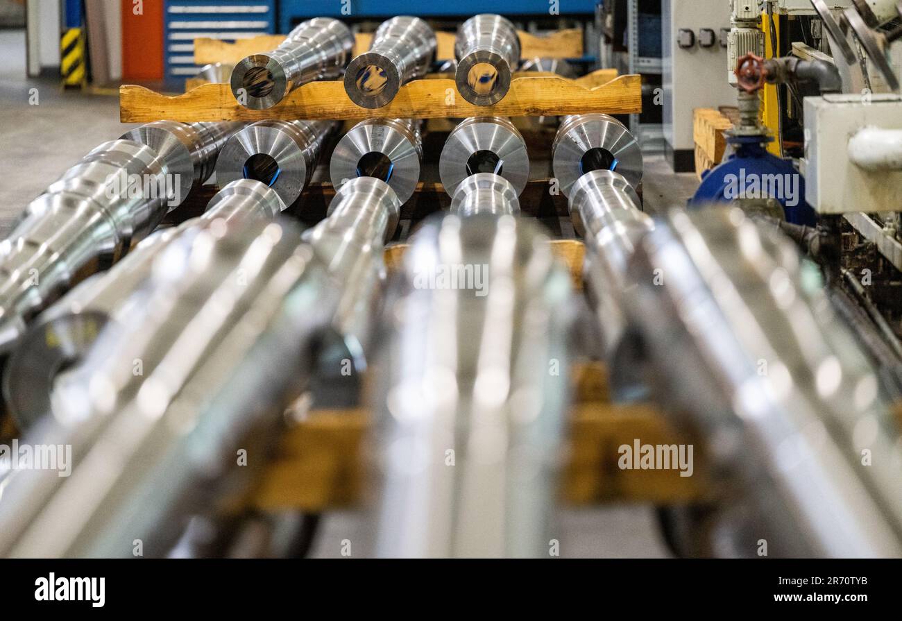 06 June 2023, Lower Saxony, Unterlüß: 120-millimeter gun for the ...