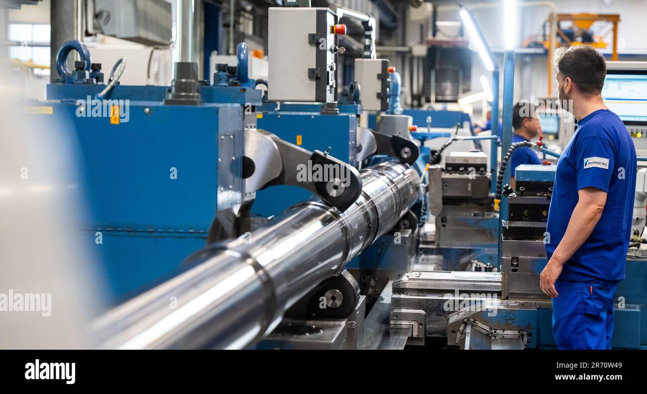 155 millimeter gun hi-res stock photography and images - Alamy