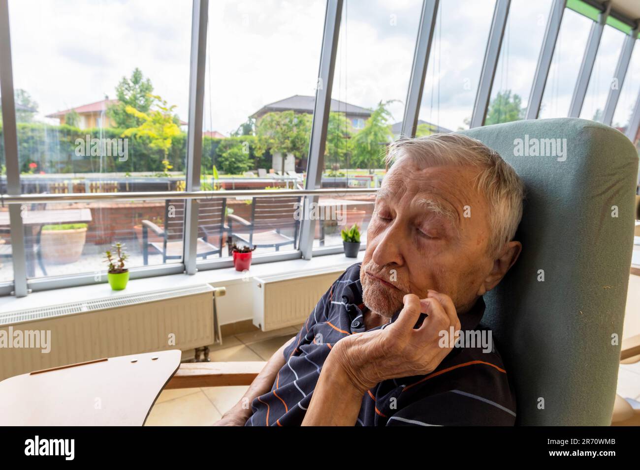 Old age home hi-res stock photography and images - Alamy