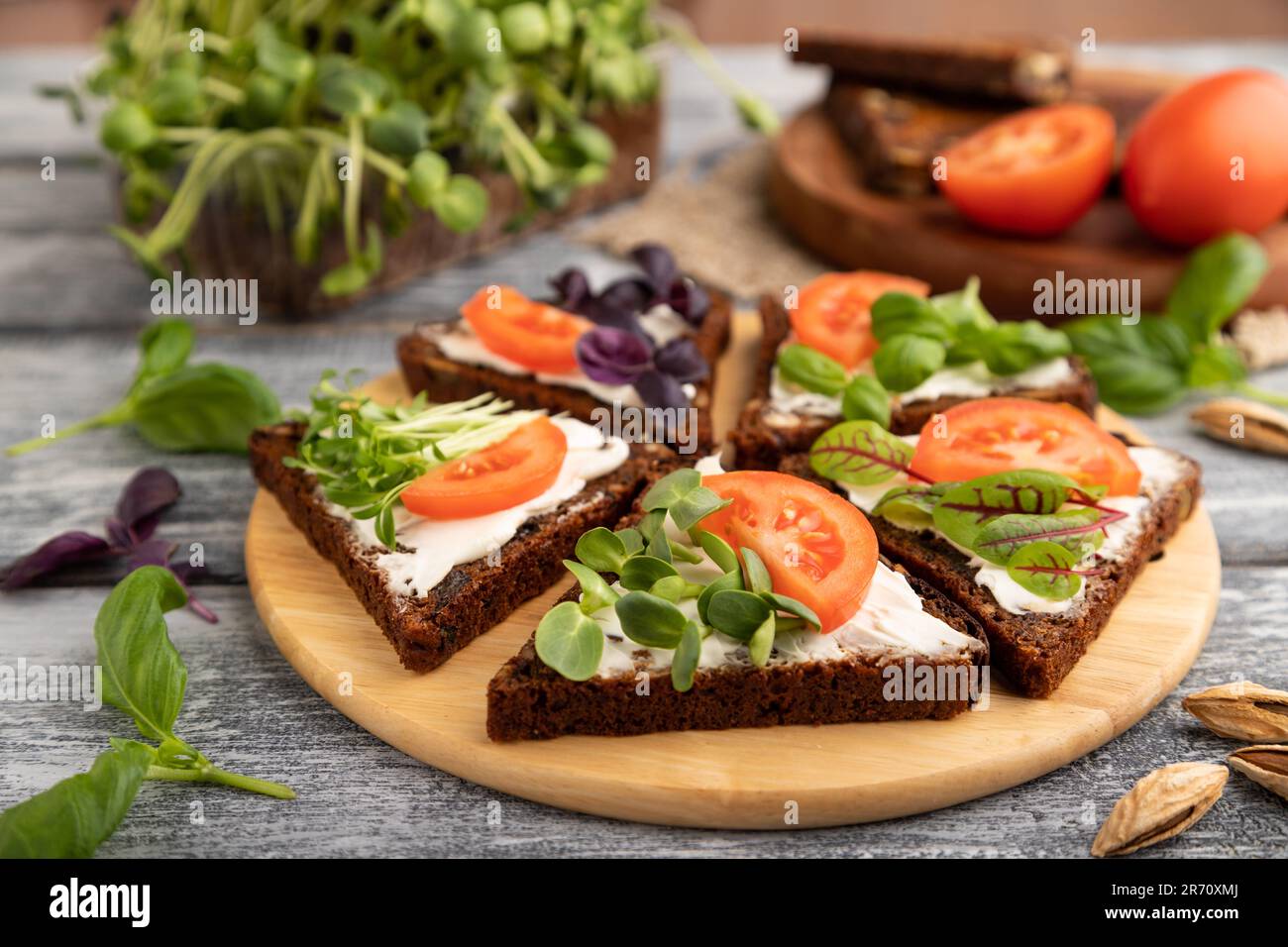Grain rye bread sandwiches with cream cheese, tomatoes and sunflower ...