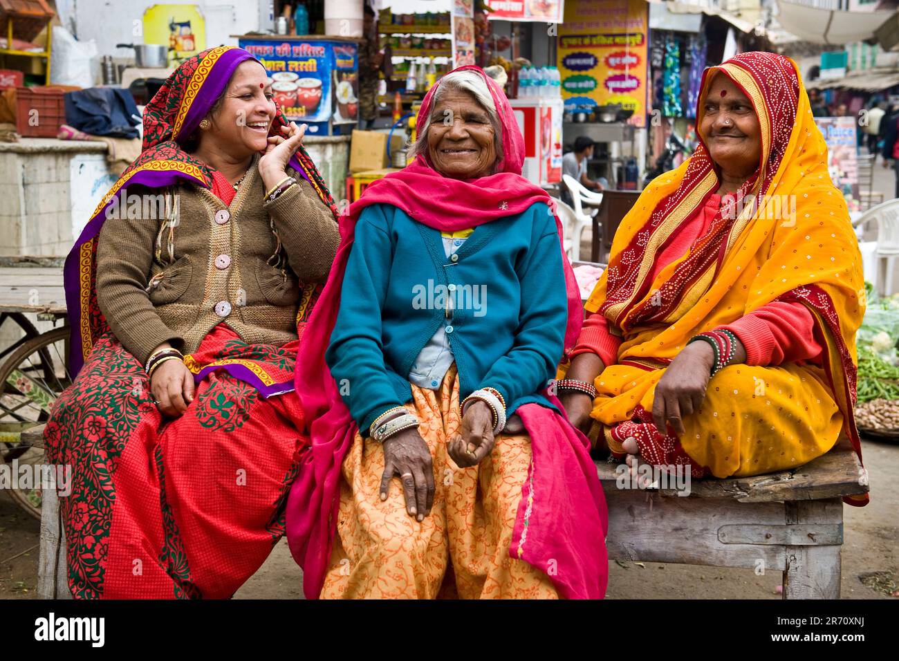 Women of rajasthan hi-res stock photography and images - Alamy