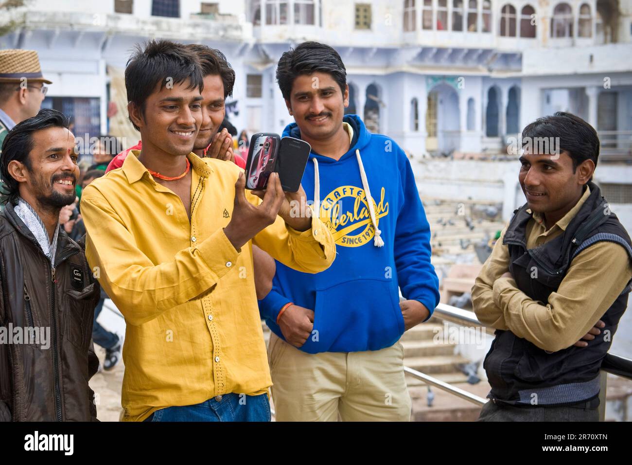 People smartphone india hi-res stock photography and images - Alamy