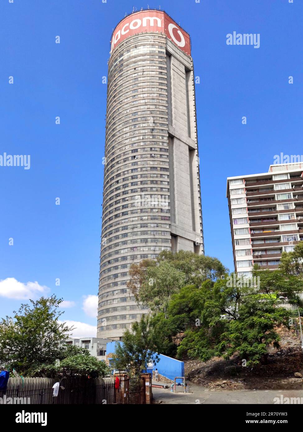 A vertical shot of the iconic Ponte Tower in Johannesburg, South Africa ...