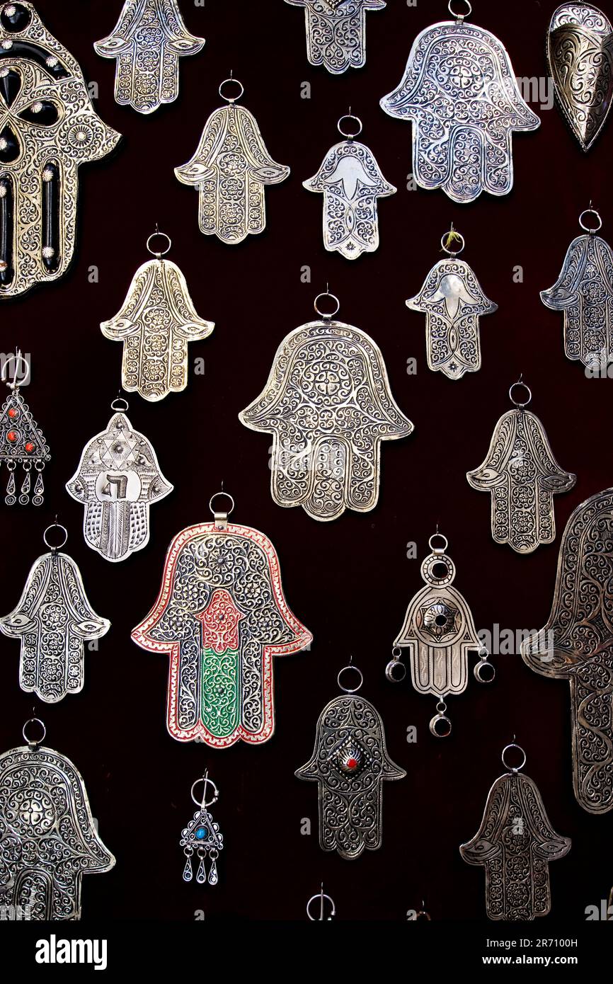 Fatima hands hi-res stock photography and images - Alamy