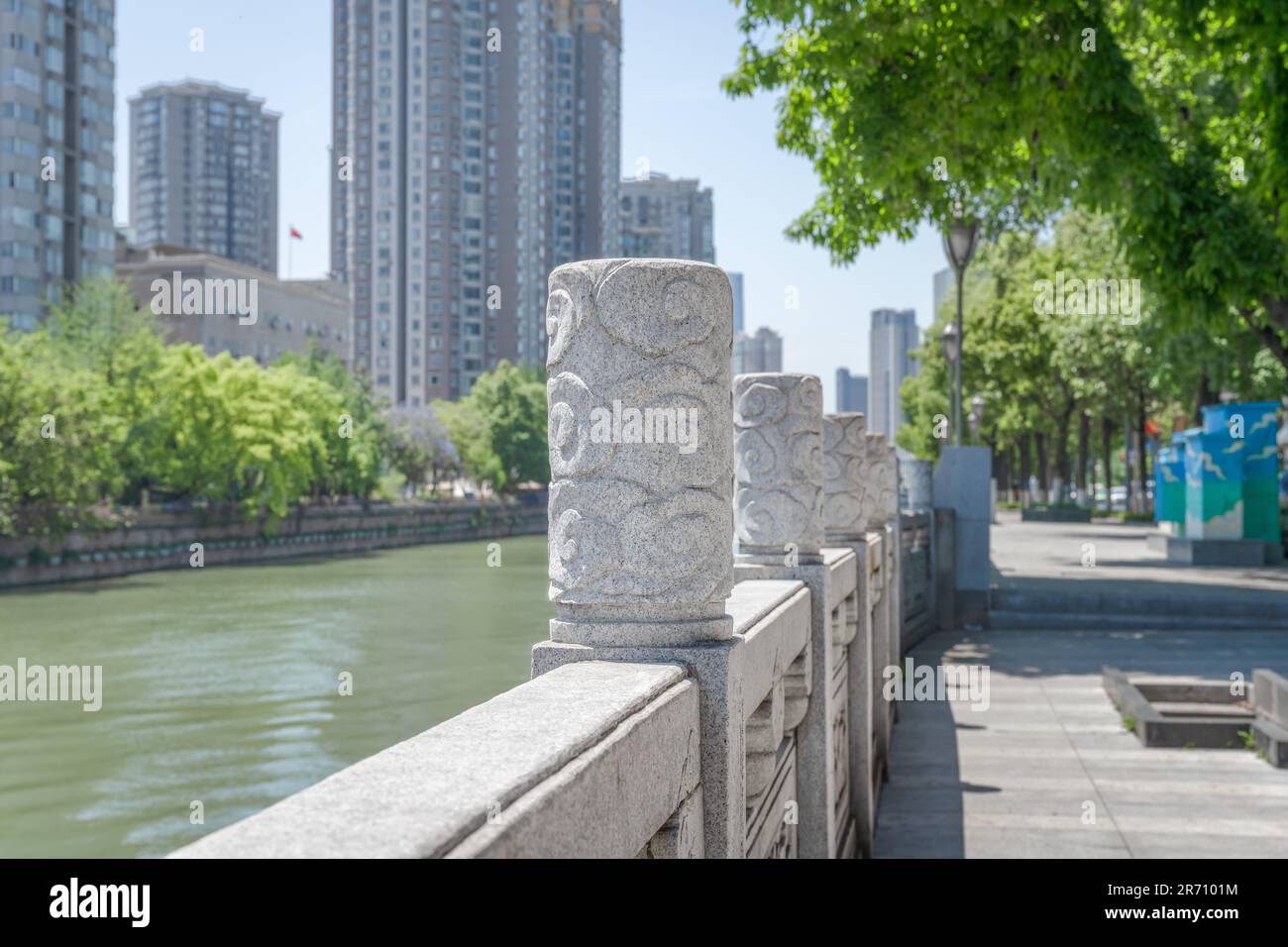 White stone columns hi-res stock photography and images - Alamy