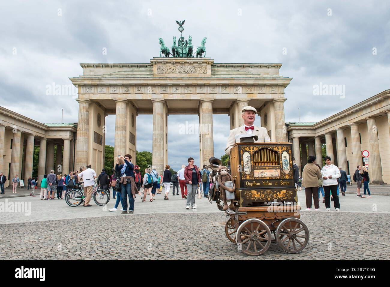 History of brandenburg gate hi-res stock photography and images - Alamy