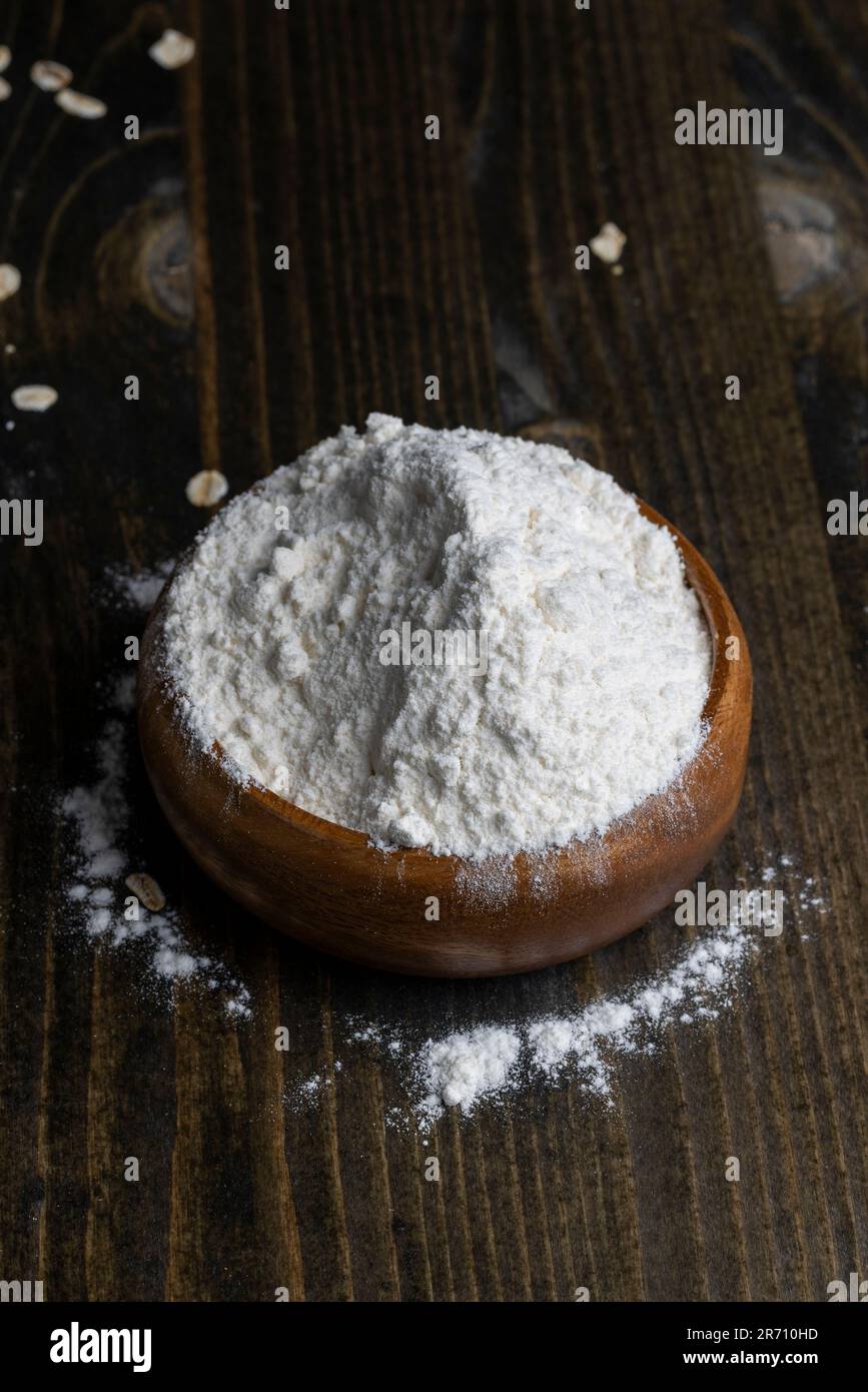 Wheat flour from a wooden bowl, fine white and pure wheat flour Stock ...