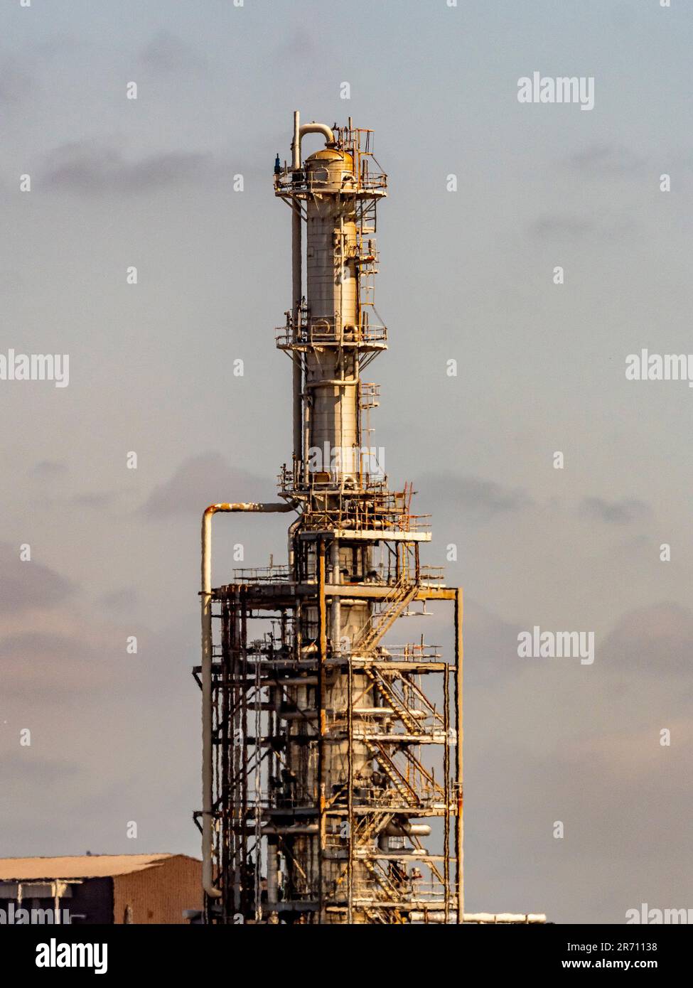 Distillation tower hi-res stock photography and images - Alamy