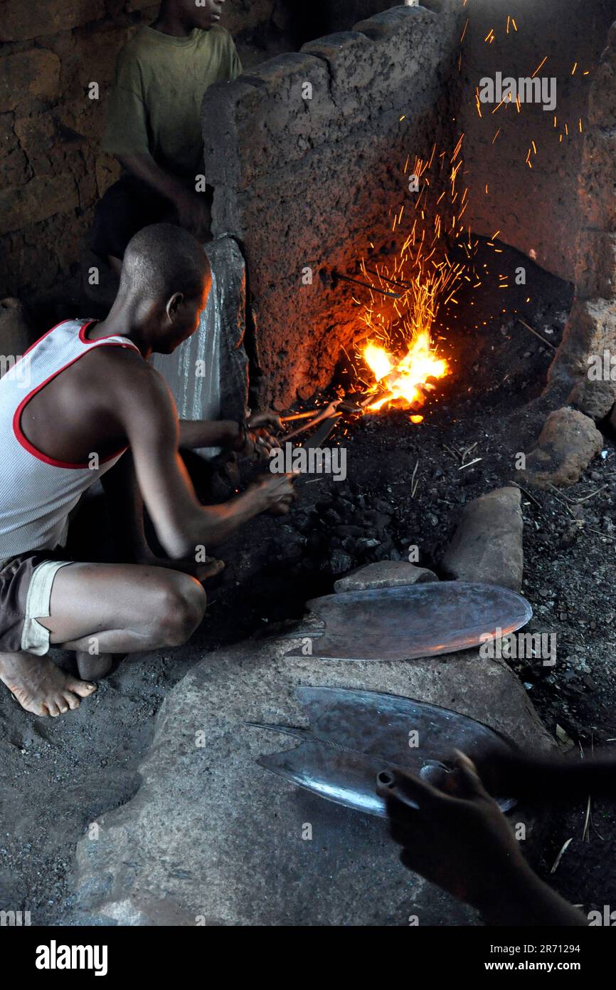 West african blacksmith hi-res stock photography and images - Alamy
