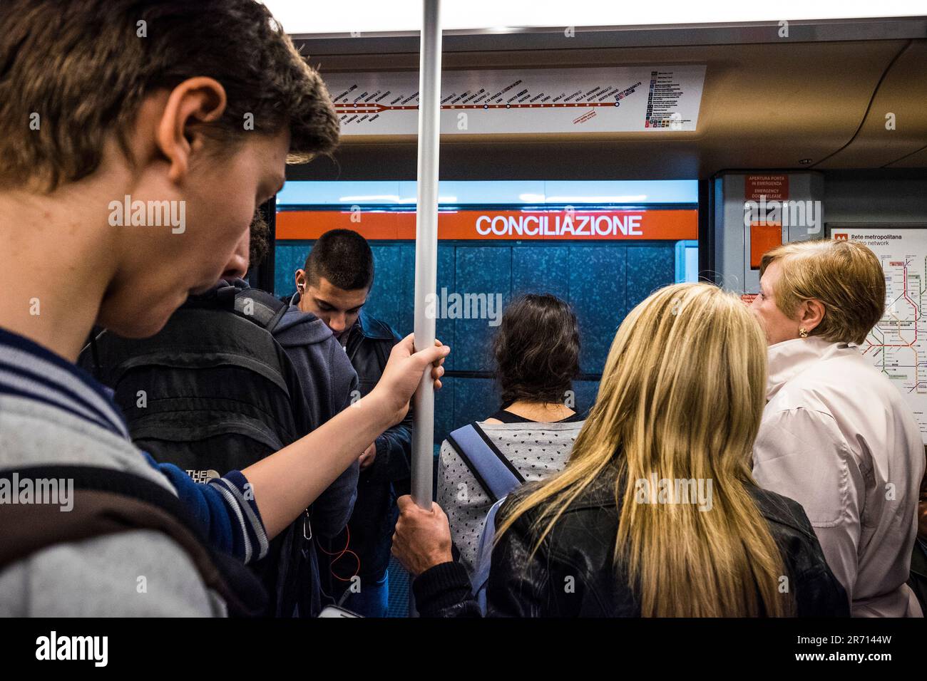 Milan transport public hi-res stock photography and images - Alamy