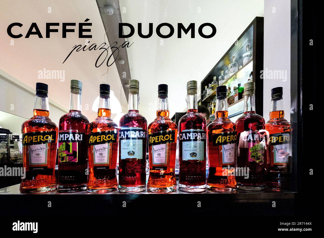 Italy. Como. Duomo square. Caffe piazza Duomo Stock Photo - Alamy