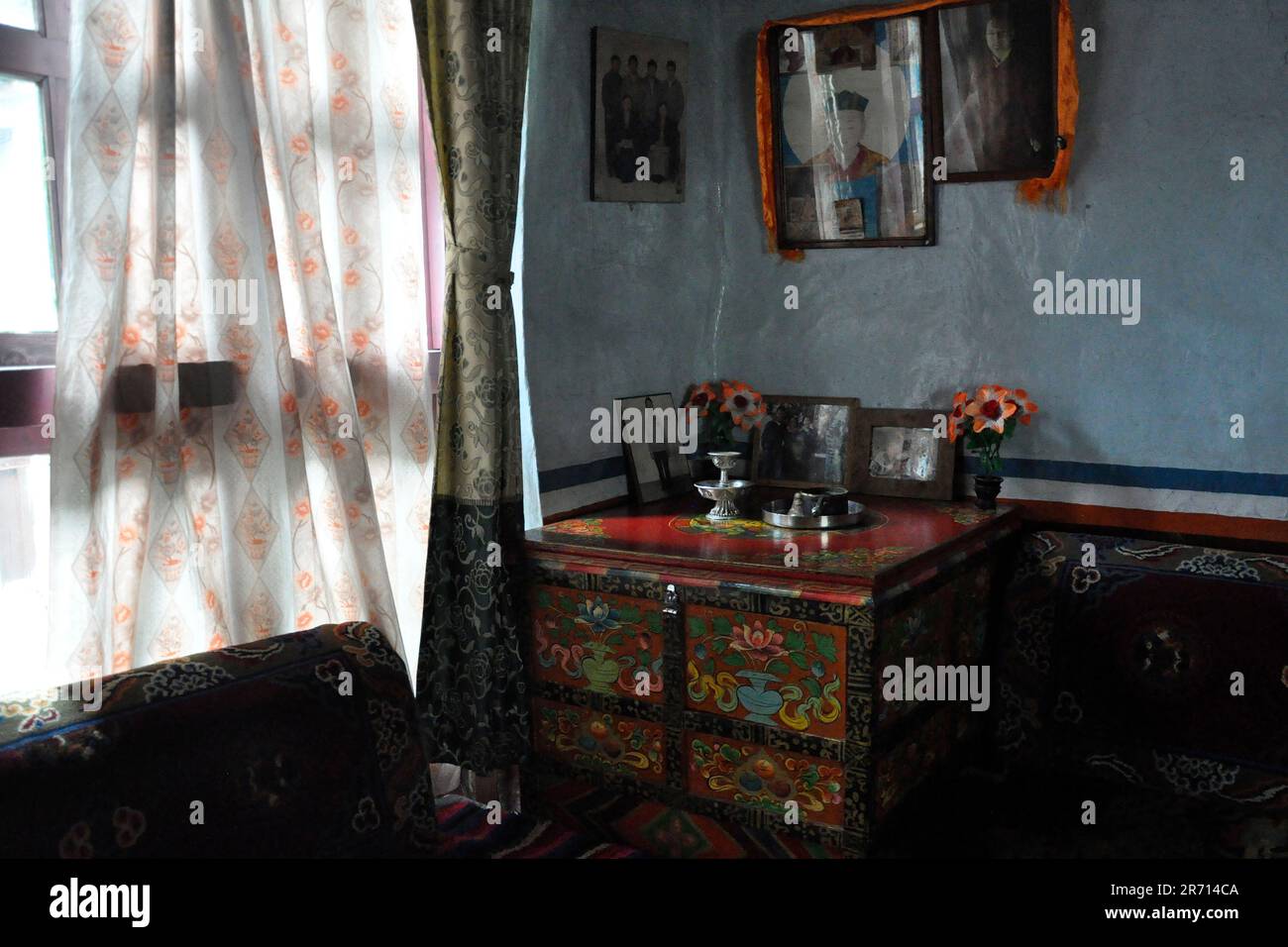 Nepal interior house hi-res stock photography and images - Alamy