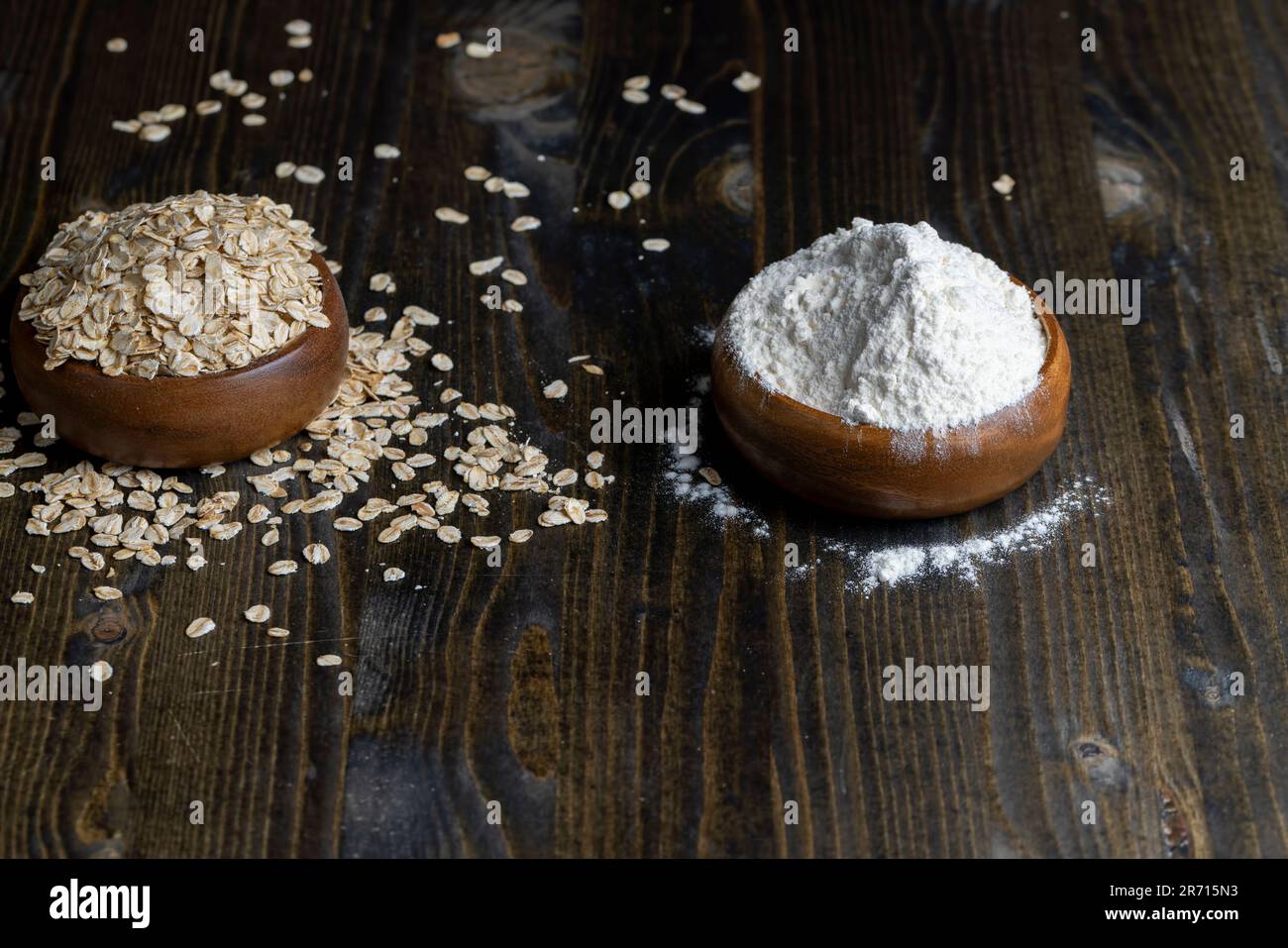 Wheat flour from a wooden bowl, fine white and pure wheat flour Stock ...