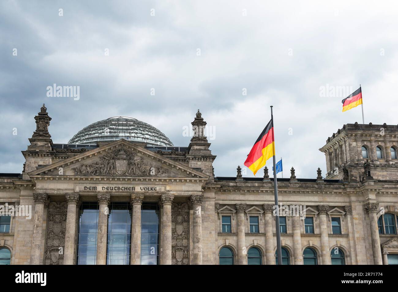 Buildings german parliament close hi-res stock photography and images - Alamy