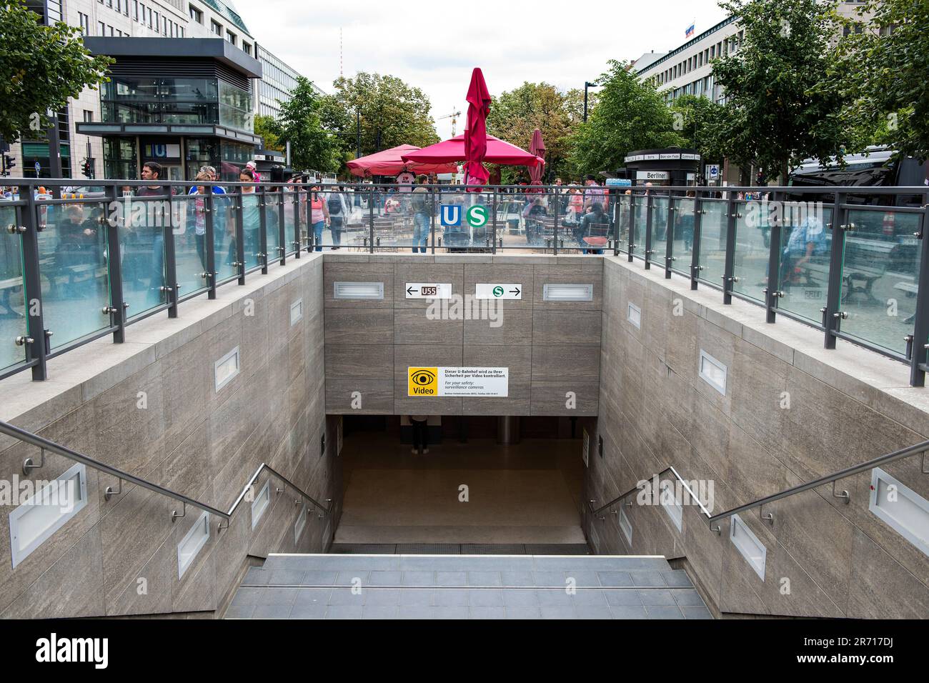 Underground entrance hi-res stock photography and images - Alamy